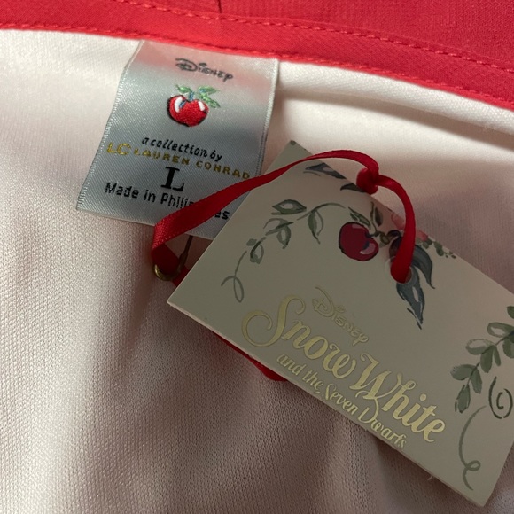 Disney | Tops | Disney Snow White Tank Top Rose Peter Pan Tie Collar ...